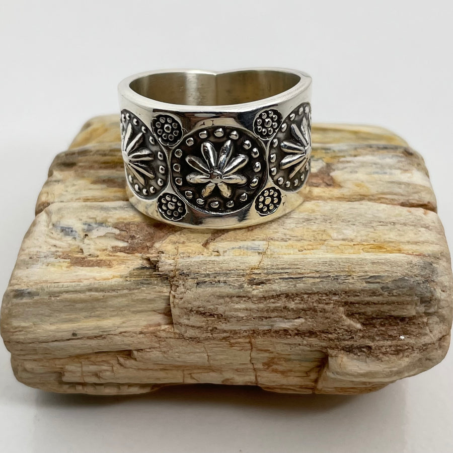 Ivan Howard, Diné (Navajo) Fine Navajo Jewelry at Raven Makes Gallery